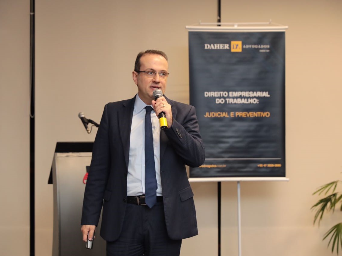VICE-PRESIDENTE ANDRÉ DAHER ABORDA MUDANÇAS NA LEGISLAÇÃO TRABALHISTA ...
